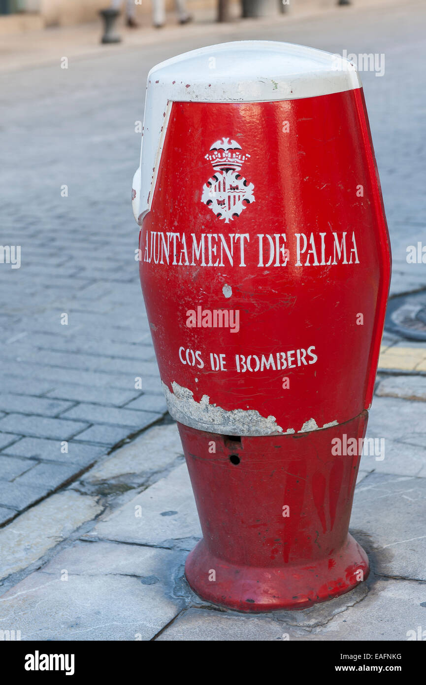 Fire plug hi-res stock photography and images - Alamy