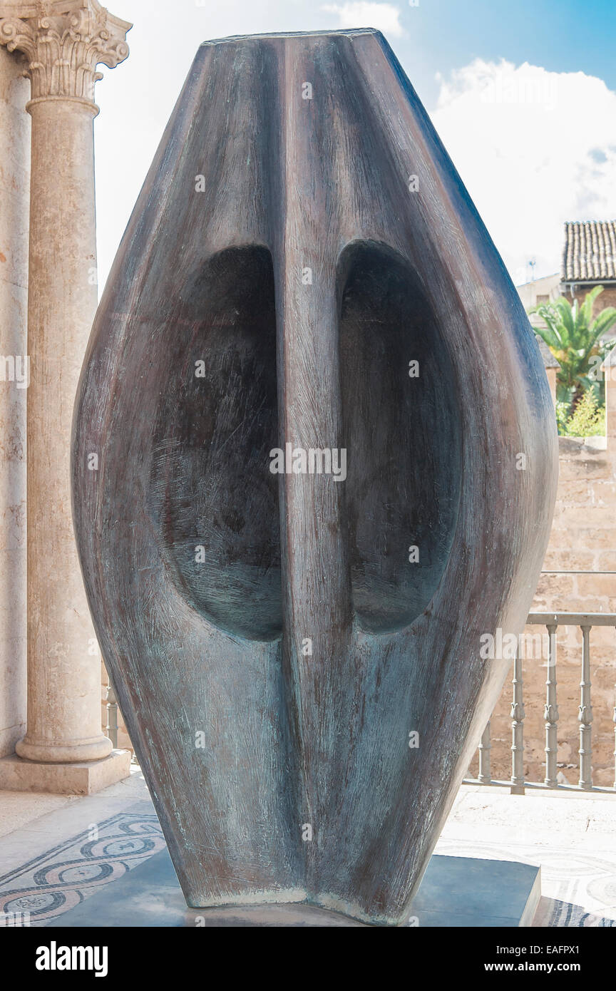 Palau March Museum,Palma de Mallorca, Henry Moore,Large Totem Head ...