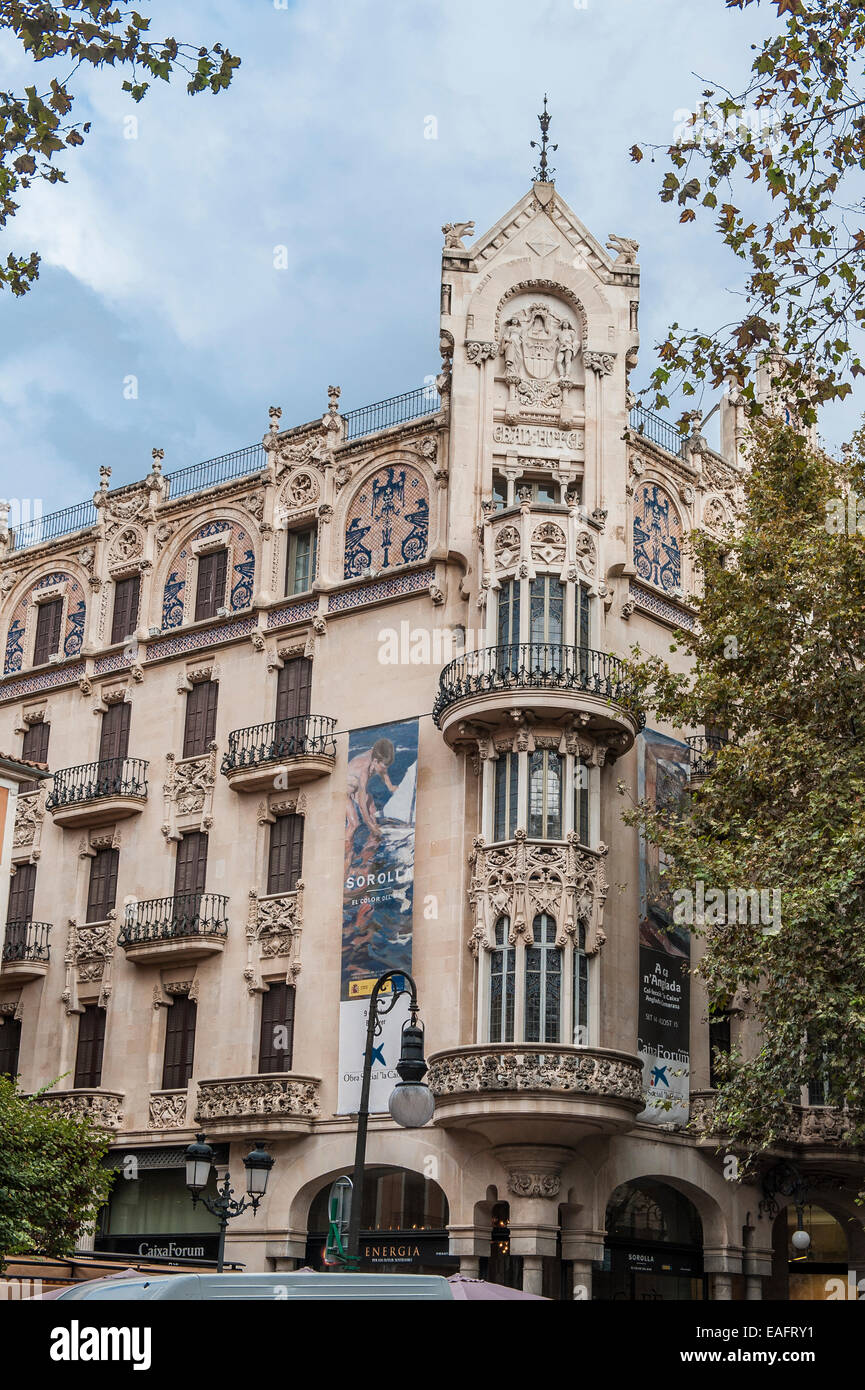 Front view grand house hi-res stock photography and images - Alamy