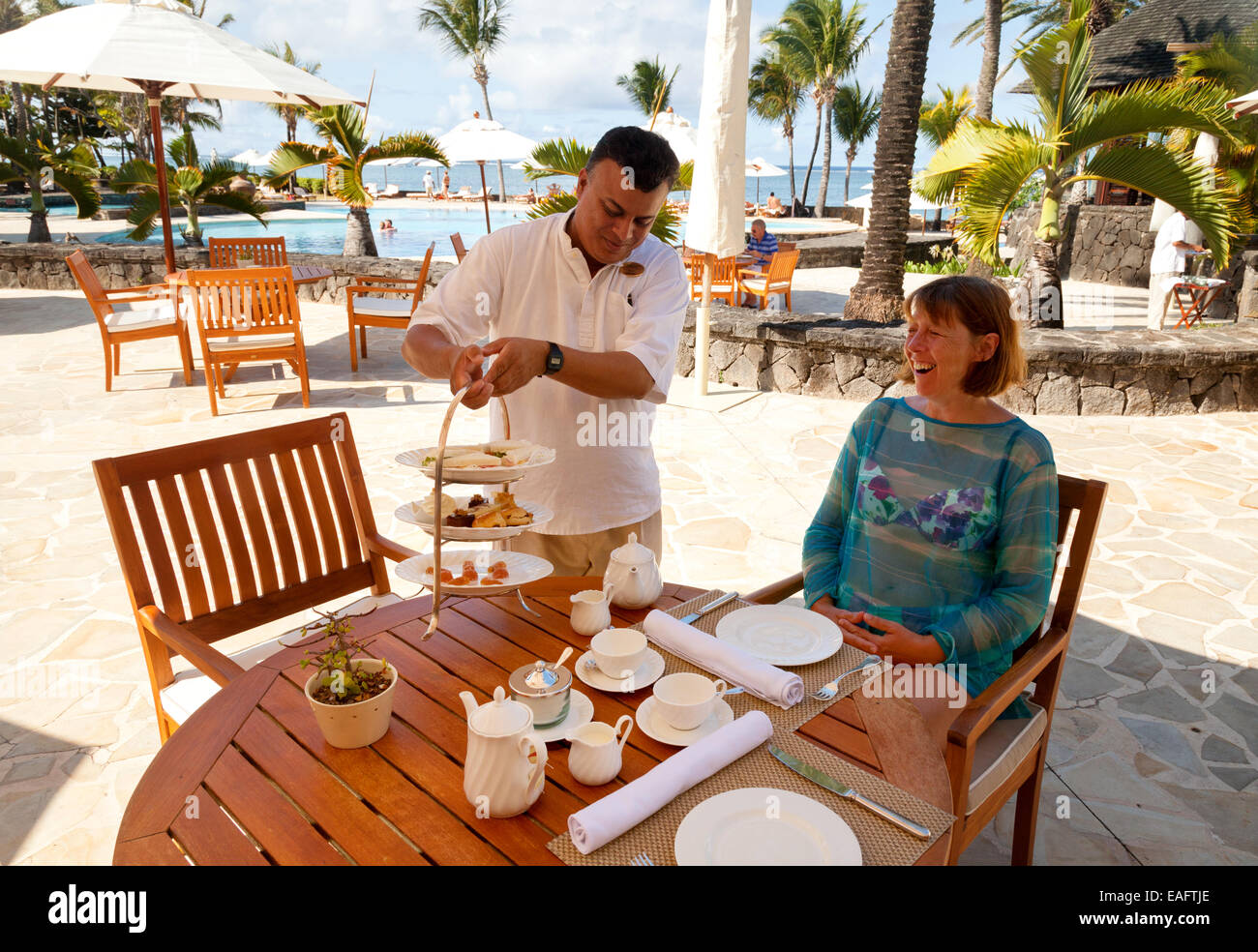 Hotel waiter hi-res stock photography and images - Alamy