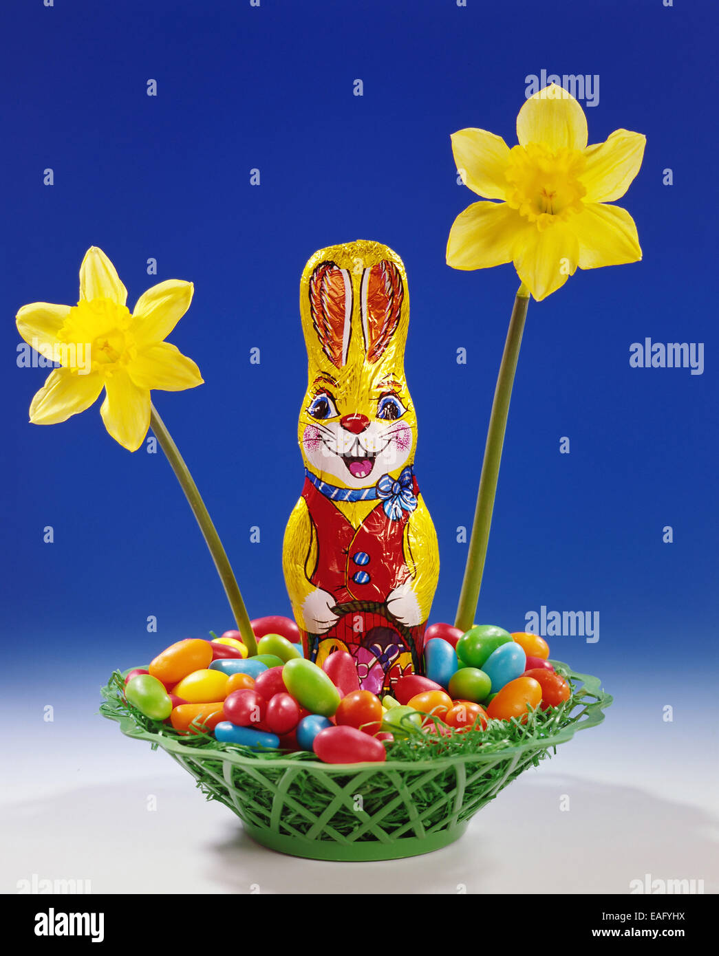 Easter bunny basket hi-res stock photography and images - Alamy