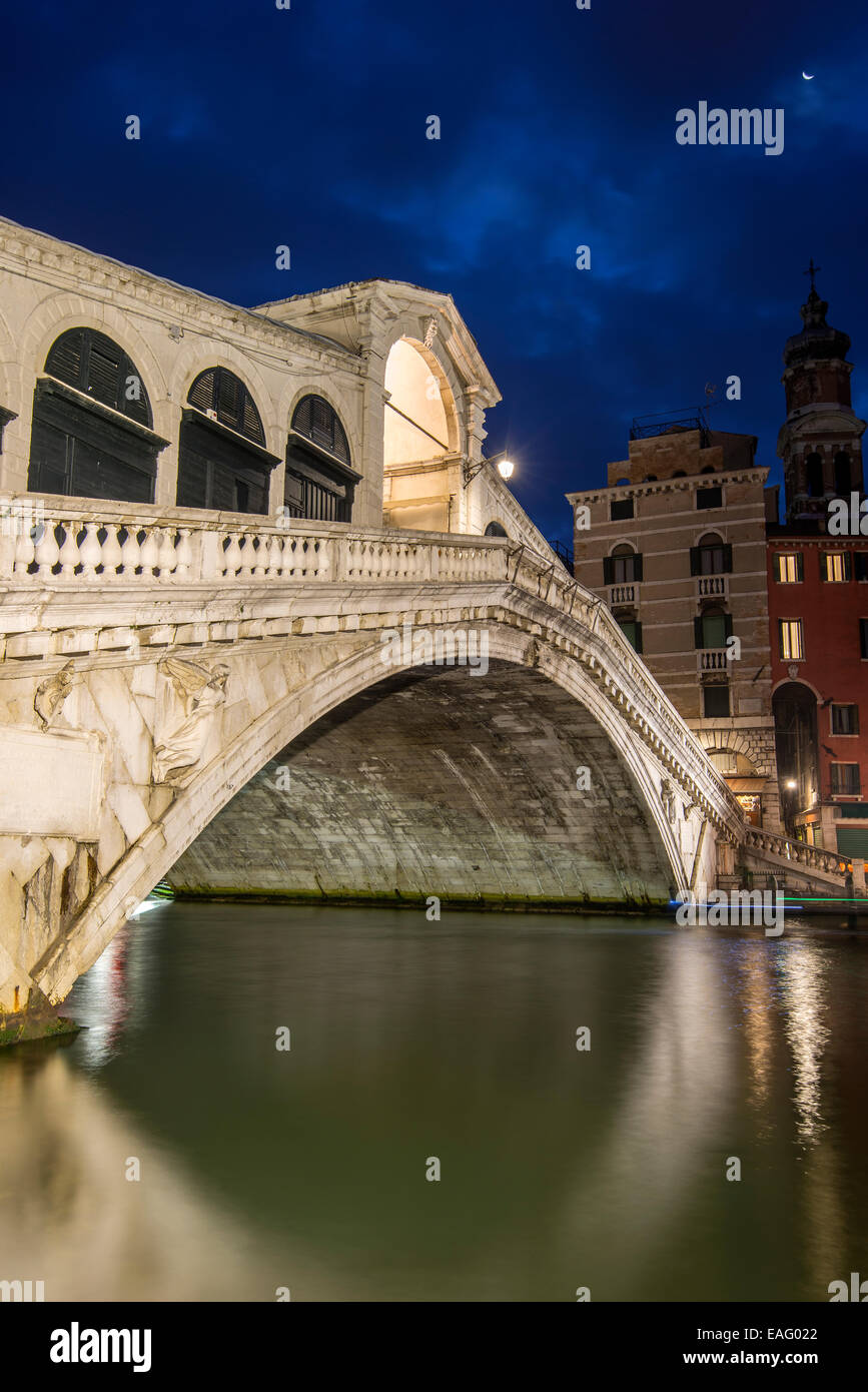 Venice by night by rialto bridge hi-res stock photography and images ...