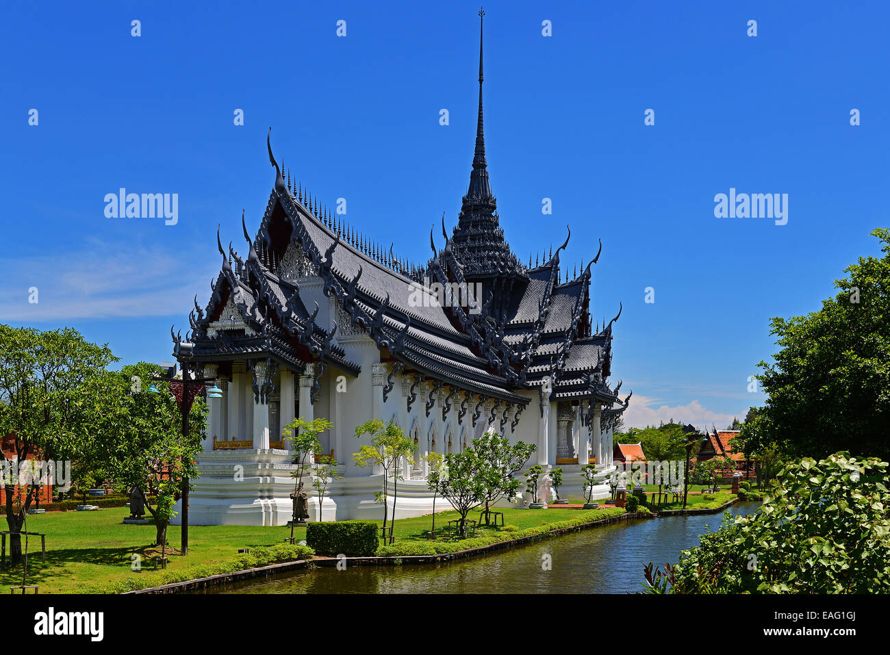 Ancient summer palace hi-res stock photography and images - Alamy