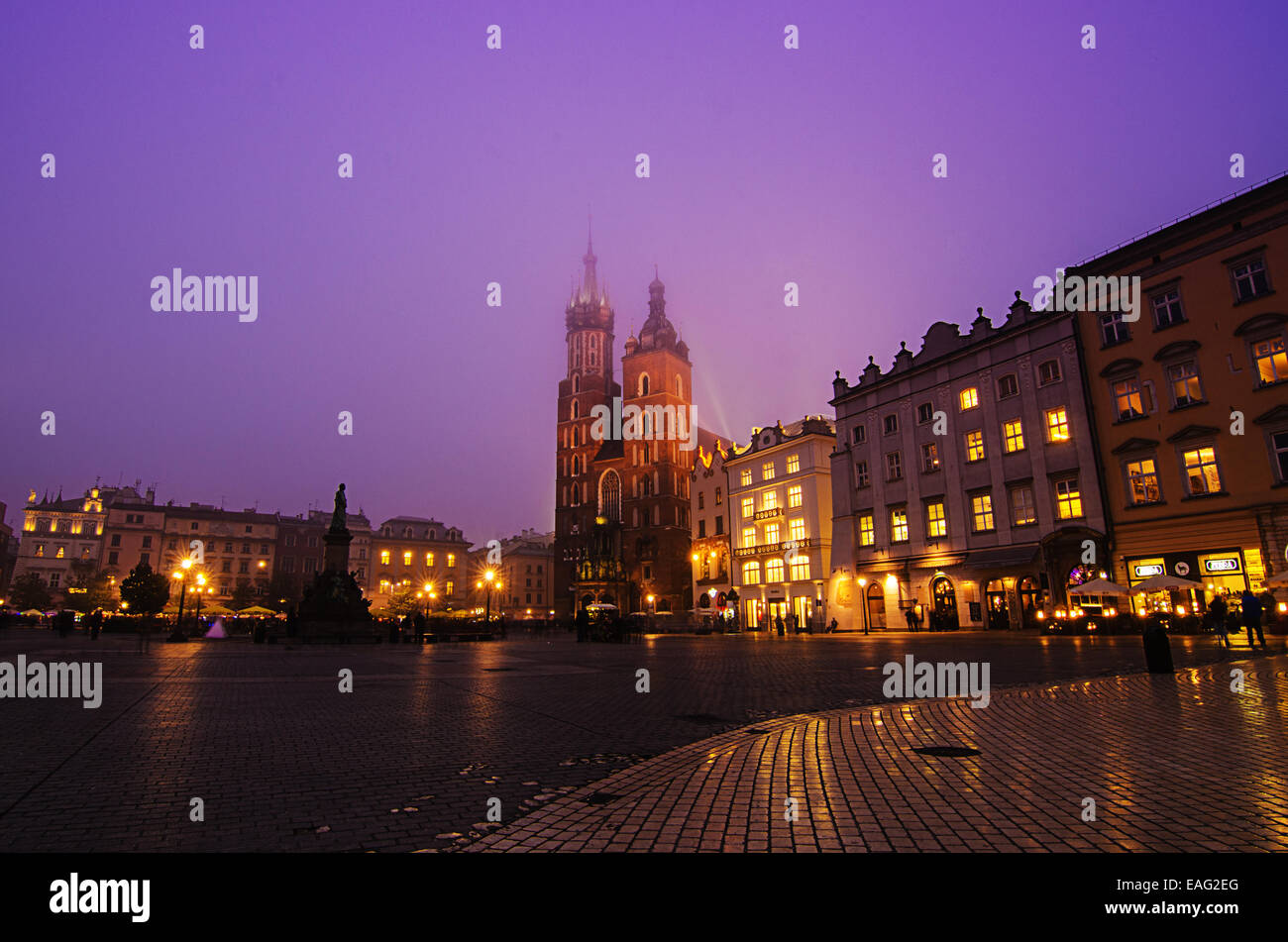 Market square in Cracow at night Stock Photo - Alamy