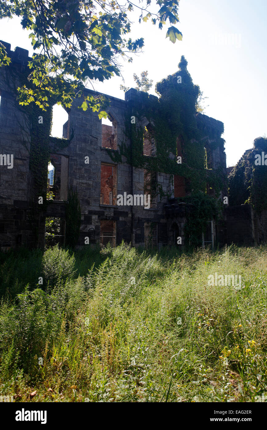 Roosevelt Island smallpox hospital ruins Stock Photo - Alamy