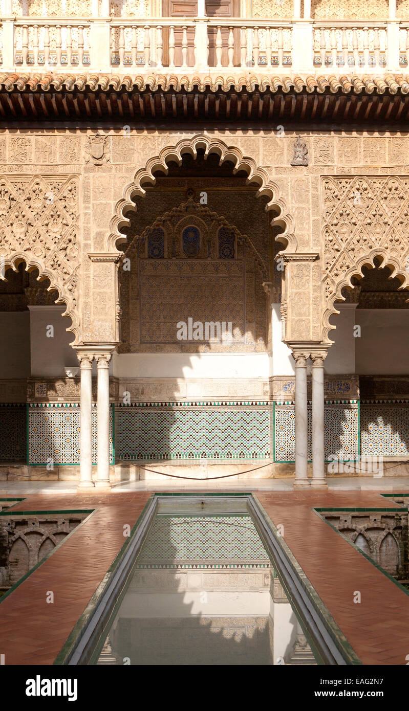 Alcazar seville palace moorish hi-res stock photography and images - Alamy