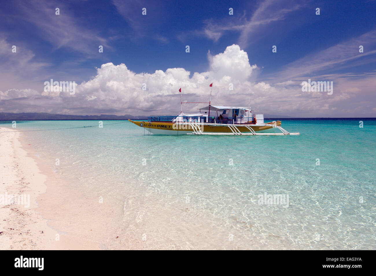 Traditional Philippine boat bangca (outrigger canoe) Islands Malapaskua ...
