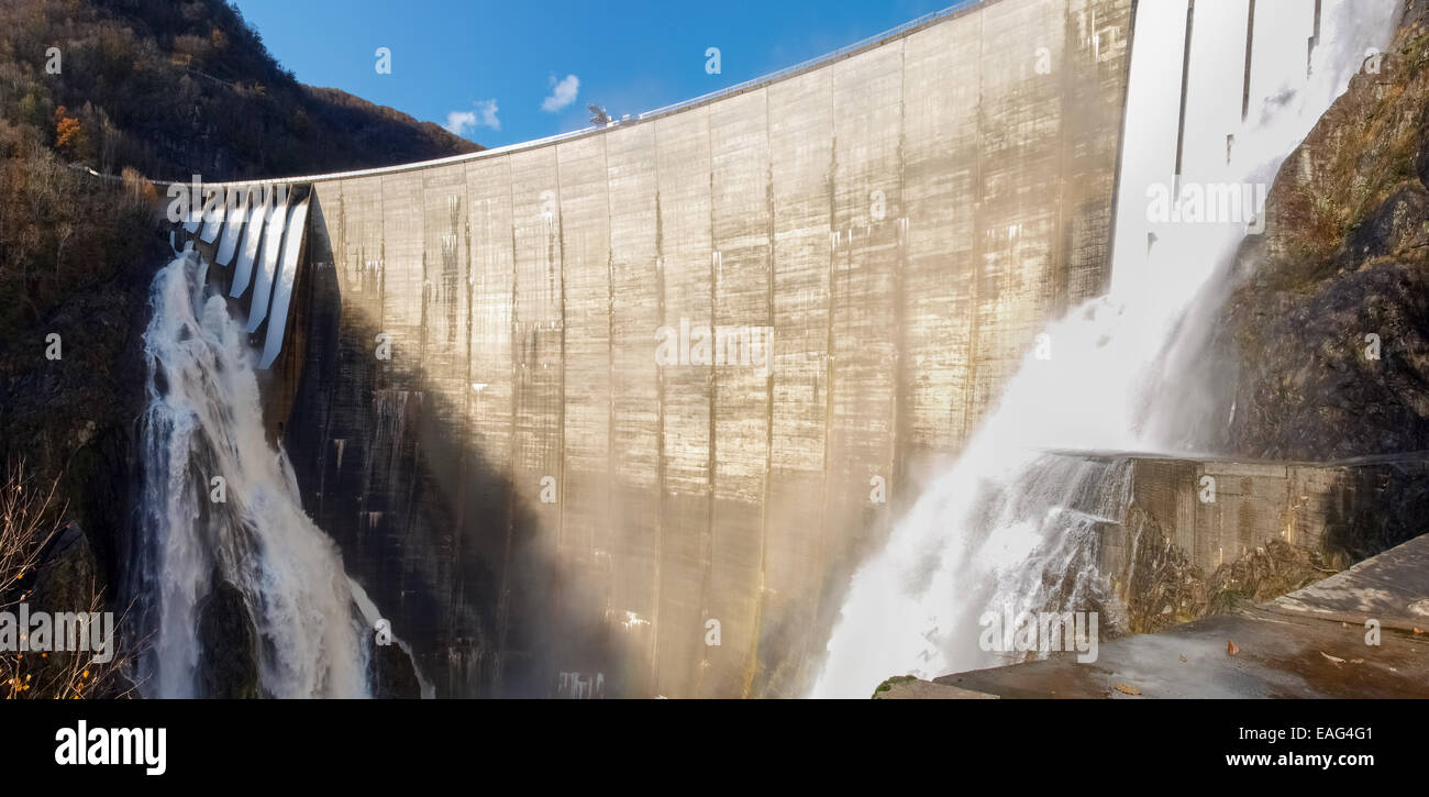 Dam of Contra Verzasca Ticino, Switzerland: spectacular waterfalls from ...