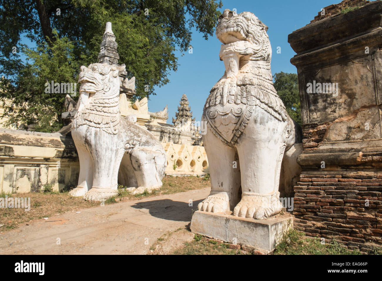 Lions guarding entrance to Me Nu Oak Kyaung,Mandalay,Burma,Myanmar ...