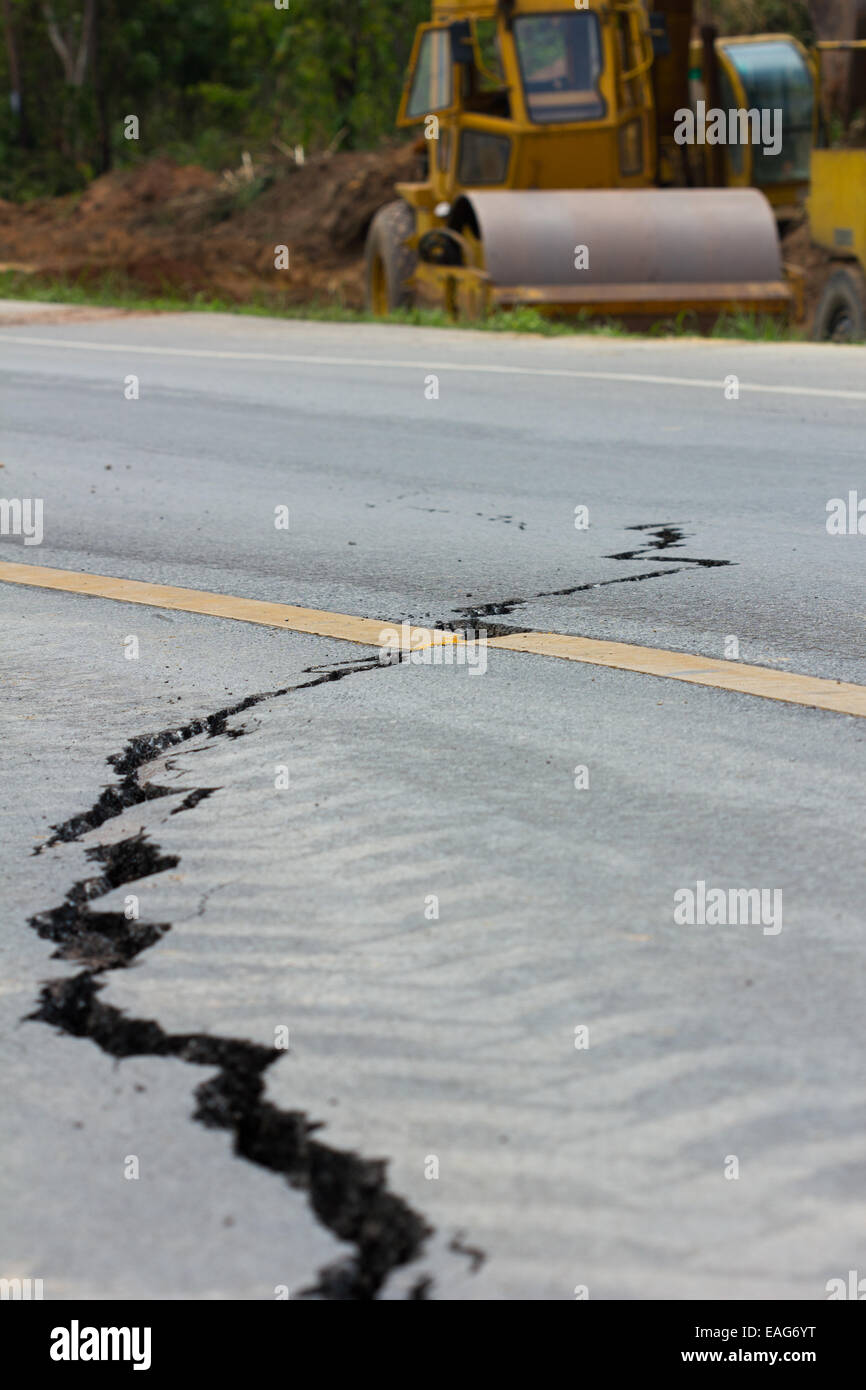 Earthquake road sign hi-res stock photography and images - Alamy