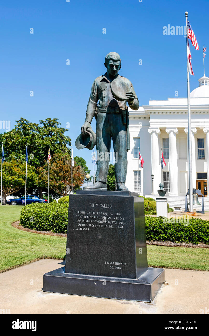 Police memorial statue hi-res stock photography and images - Alamy