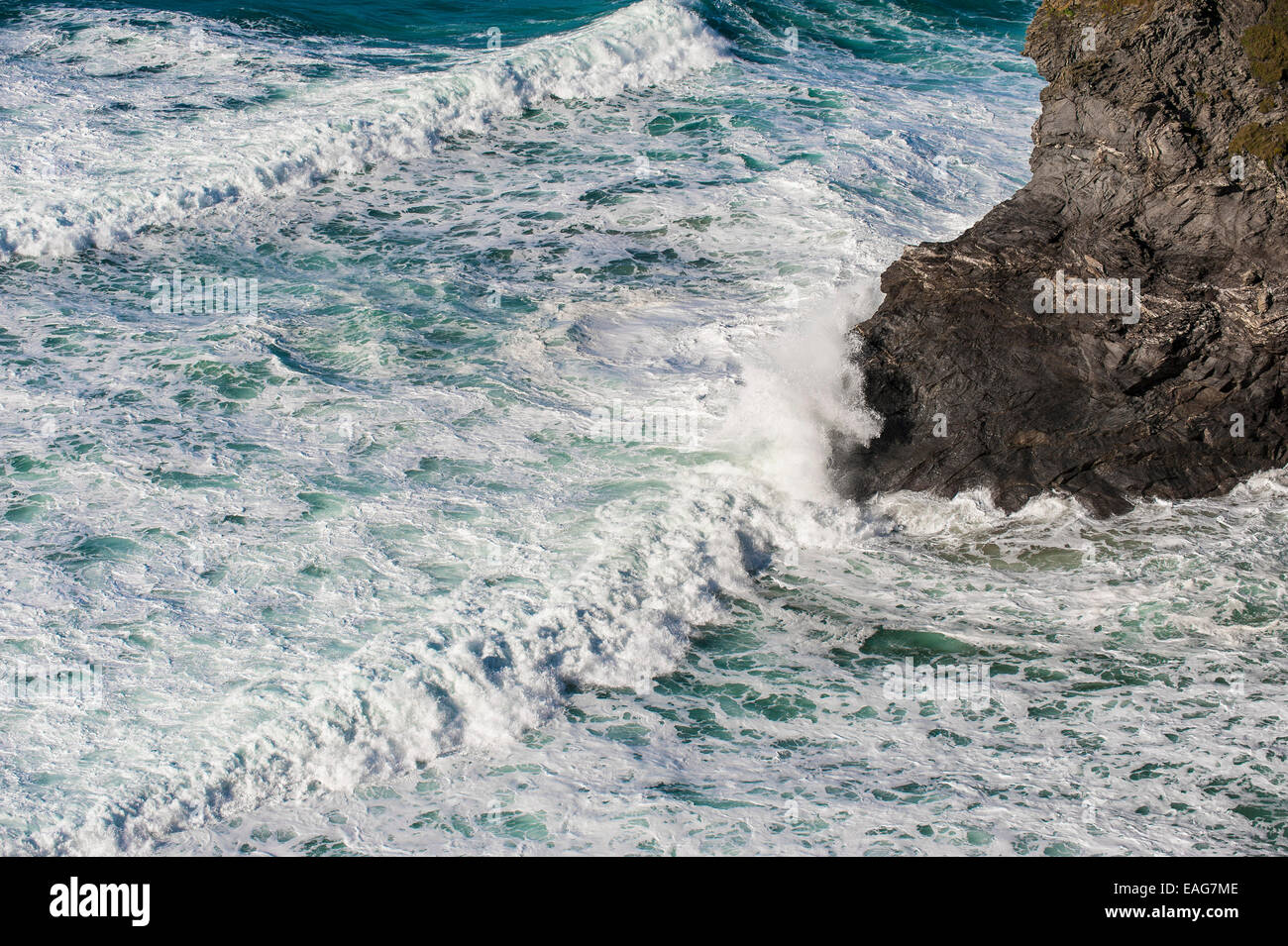Waves crashing into cliffs on the rugged North Cornwall Coast Stock ...