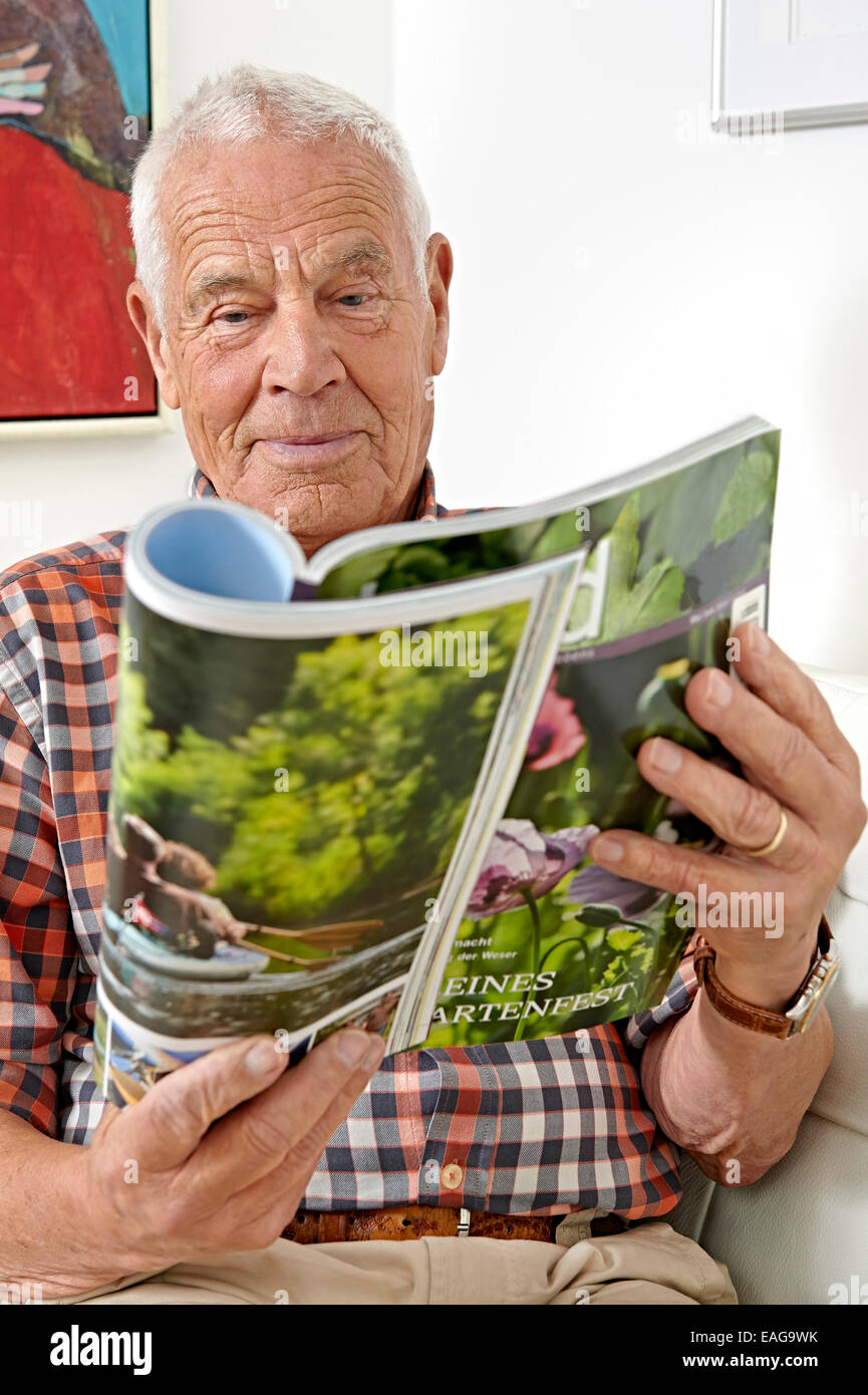 Read senior hi-res stock photography and images - Alamy