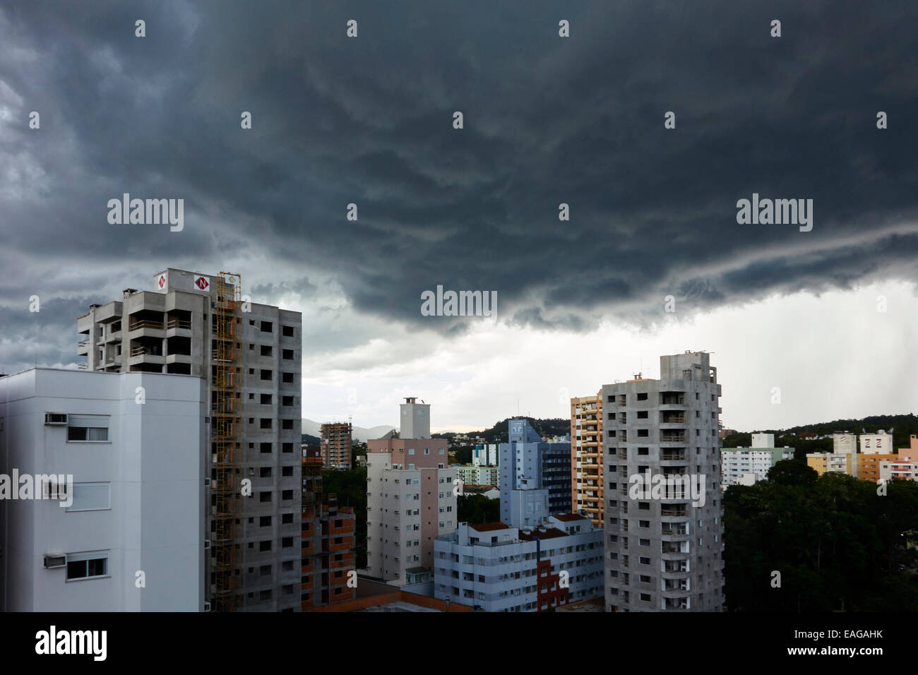 Thunderstorm building up Stock Photo - Alamy