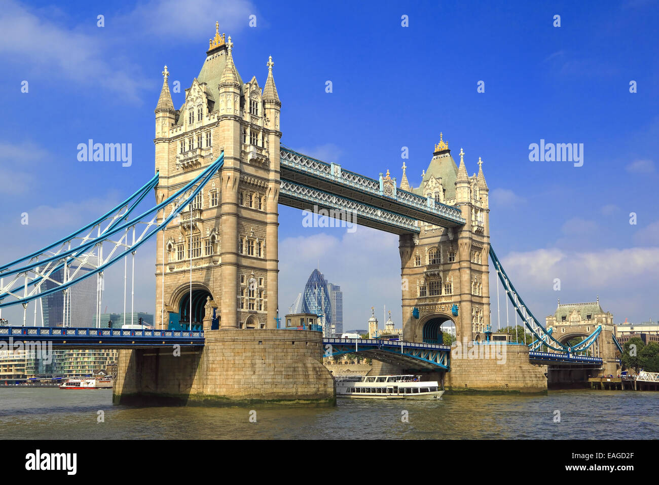 London tower bridge hi-res stock photography and images - Alamy