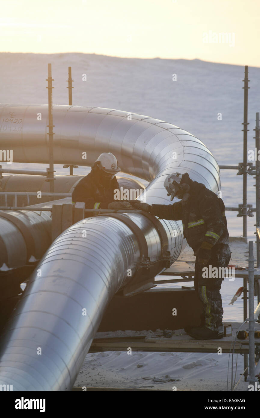 Alaska pipeline workers hi-res stock photography and images - Alamy