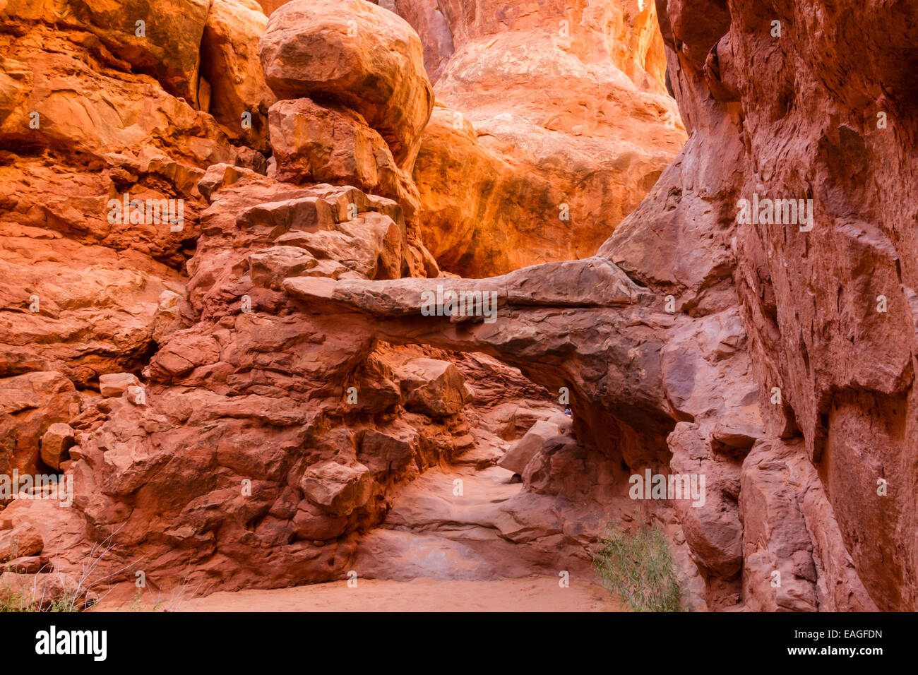 The Martian landscape of Walk-Through Arch in Fiery Furnace section of ...
