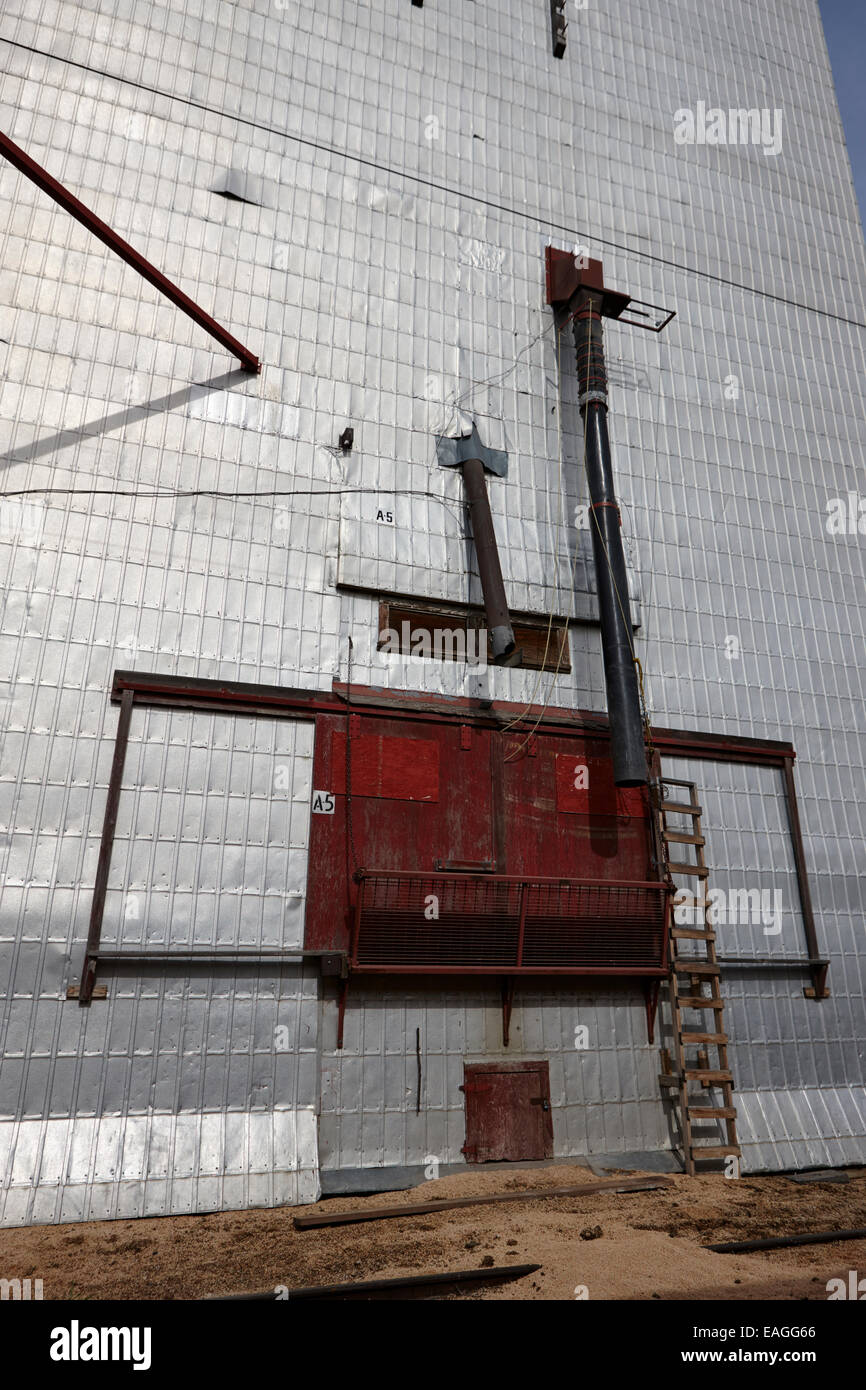 Train loading grain grain elevator hi-res stock photography and images ...