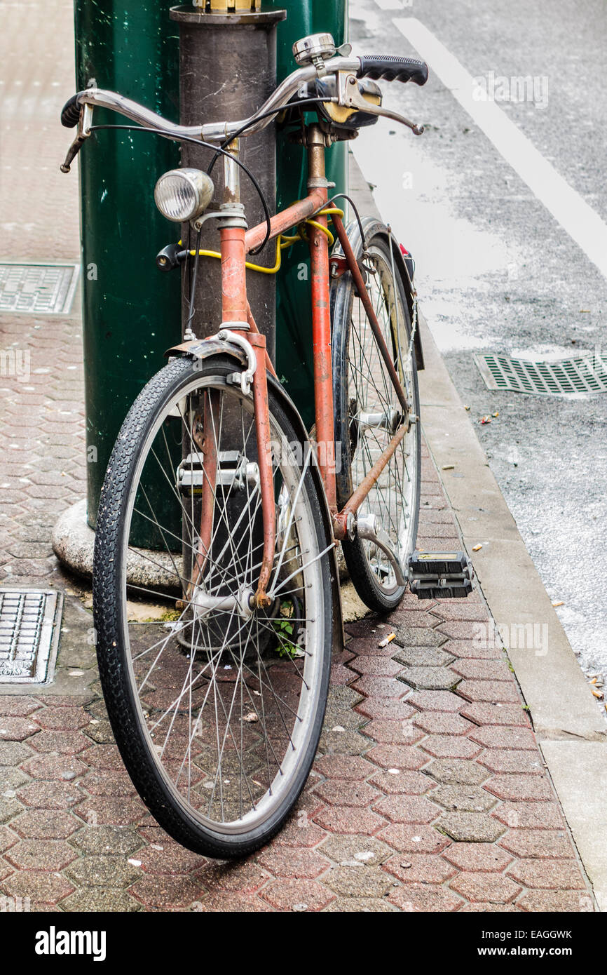 Old bycicle hi-res stock photography and images - Alamy