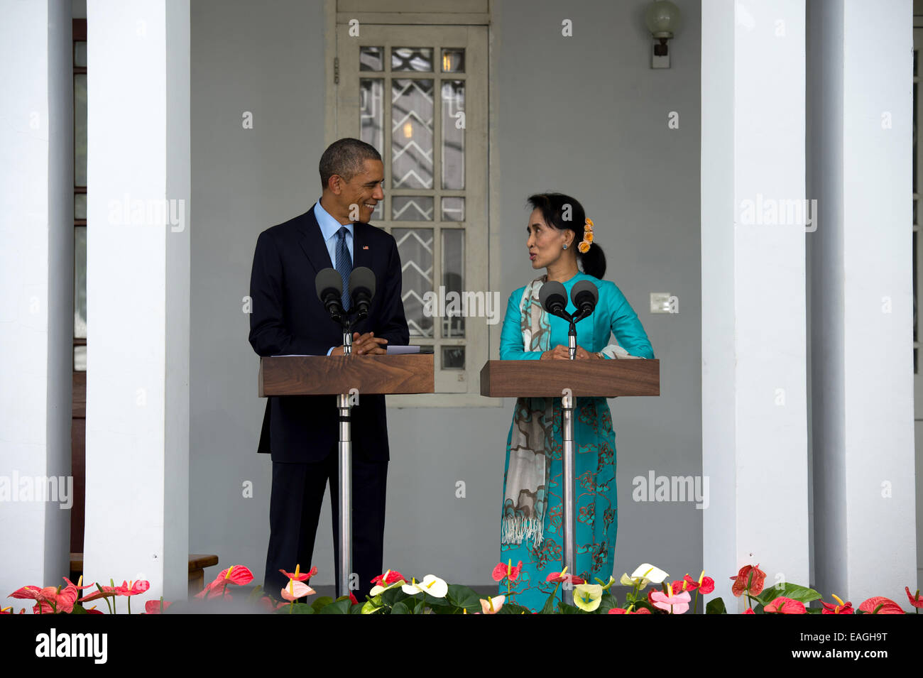 US President Barack Obama with Myanmar opposition leader, Daw Aung San ...