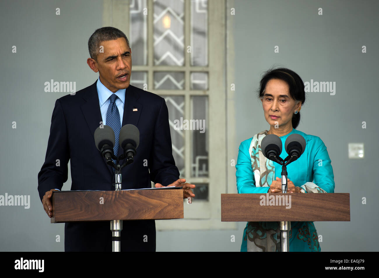 US President Barack Obama with Myanmar opposition leader, Daw Aung San ...