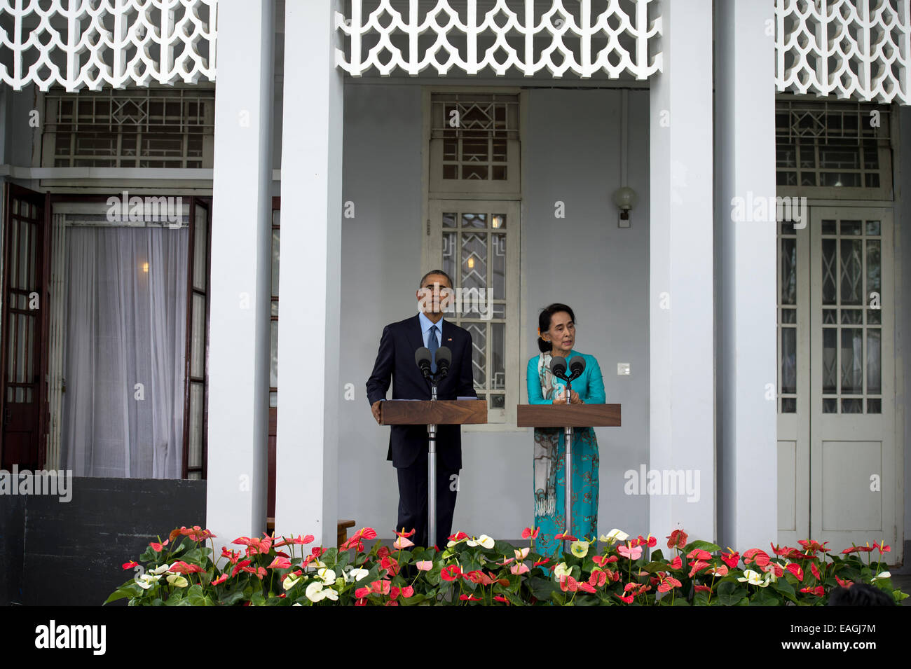 US President Barack Obama with Myanmar opposition leader, Daw Aung San ...