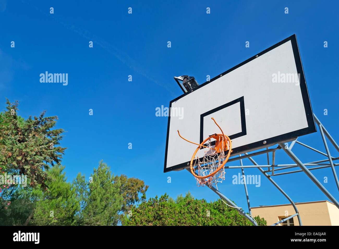 Broken basketball rim hi-res stock photography and images - Alamy