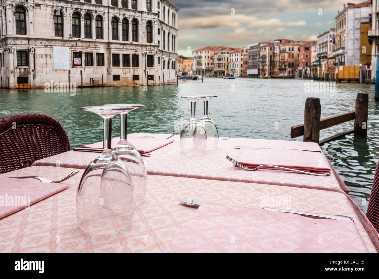 Romantic table hi-res stock photography and images - Alamy