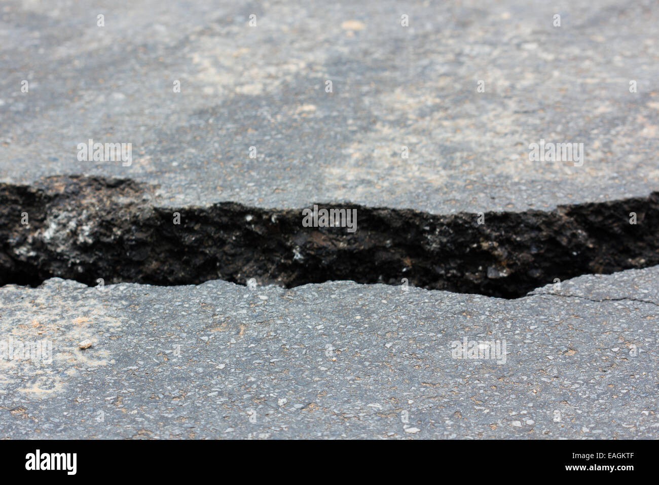 Earthquake road sign hi-res stock photography and images - Alamy