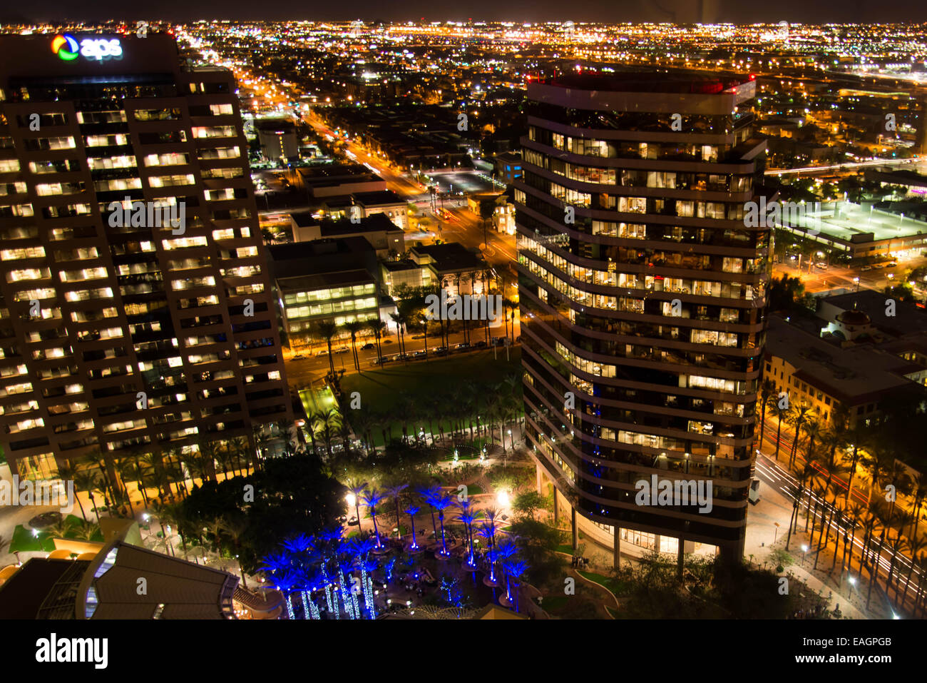 Phoenix High Rise At Night Phoenix Travel Trends