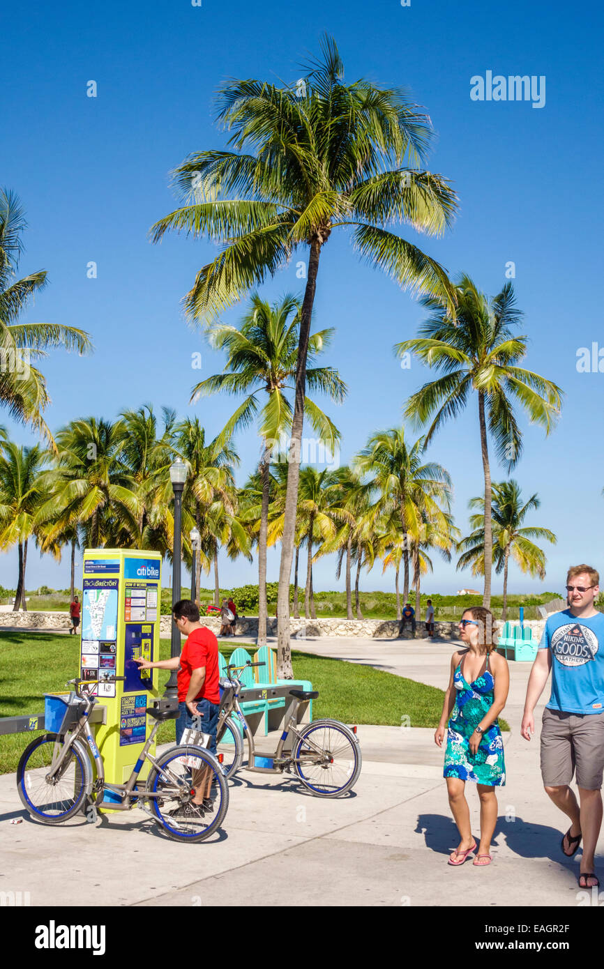 Sharing trail hi-res stock photography and images - Alamy
