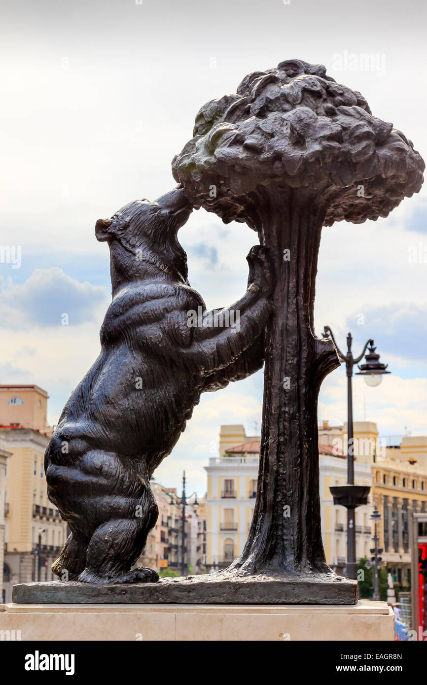 Bear and Mulberry Tree El Oso y El Madrono Statue Madrid Symbol Puerta ...