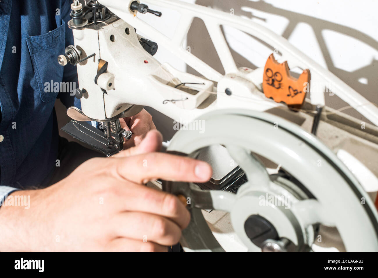 Sewing leather. Manual machine Stock Photo - Alamy