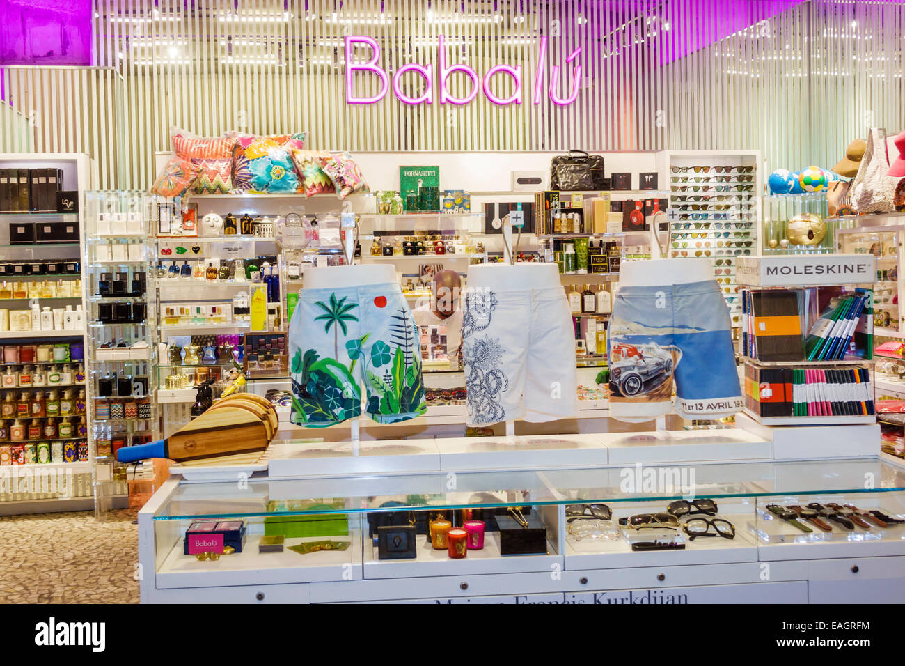 Upscale shops lincoln road hi-res stock photography and images - Alamy