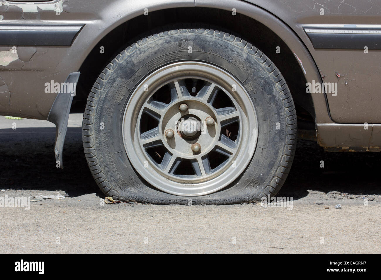 flat tyre in sunshine Stock Photo - Alamy