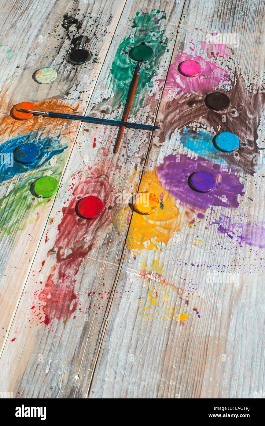 Watercolor paints in clock shape Stock Photo - Alamy