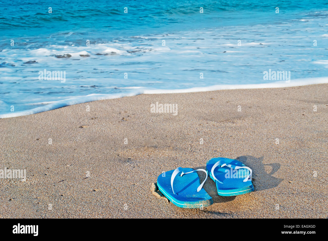 Gold flip flops hi-res stock photography and images - Alamy
