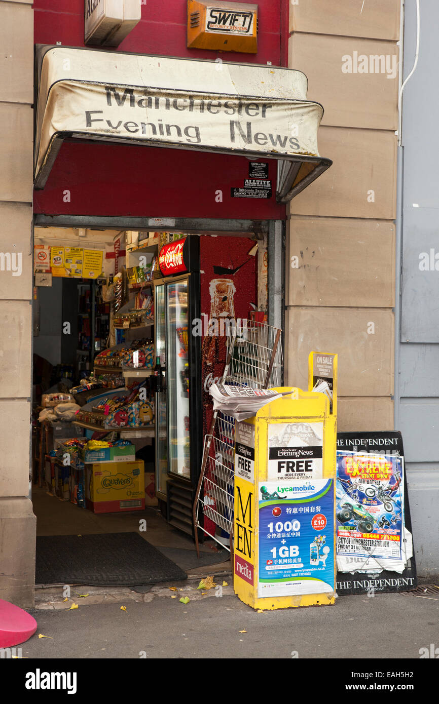 Newsagents shop store advertising newspapers hi-res stock photography ...