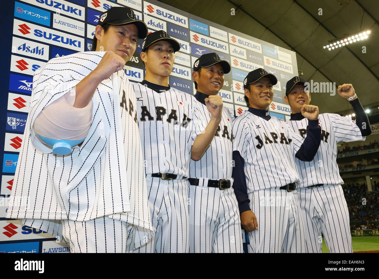 Tokyo, Japan. 15th Nov, 2014. (L-R) Kazuhisa Makita (JPN), Yuji Nishino ...