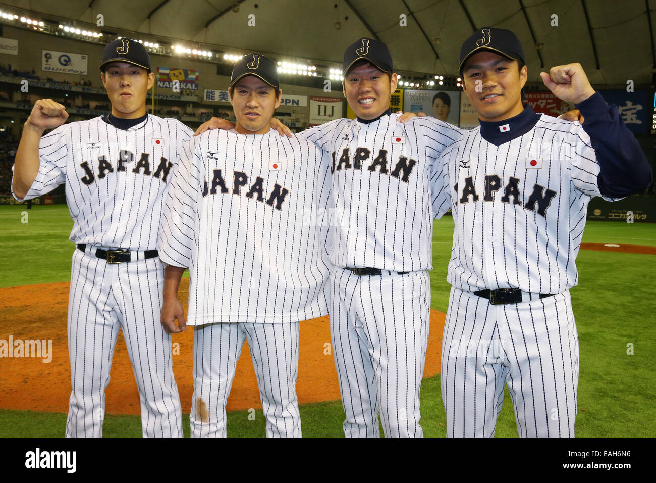 Tokyo, Japan. 15th Nov, 2014. (L-R) Yuji Nishino (JPN), Kazuhisa Makita ...