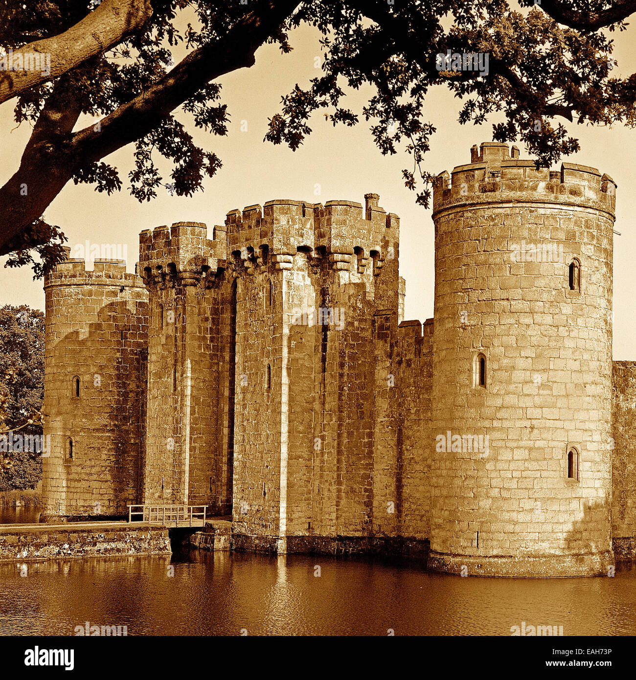 Bodiam Castle Drawbridge High Resolution Stock Photography and Images - Alamy
