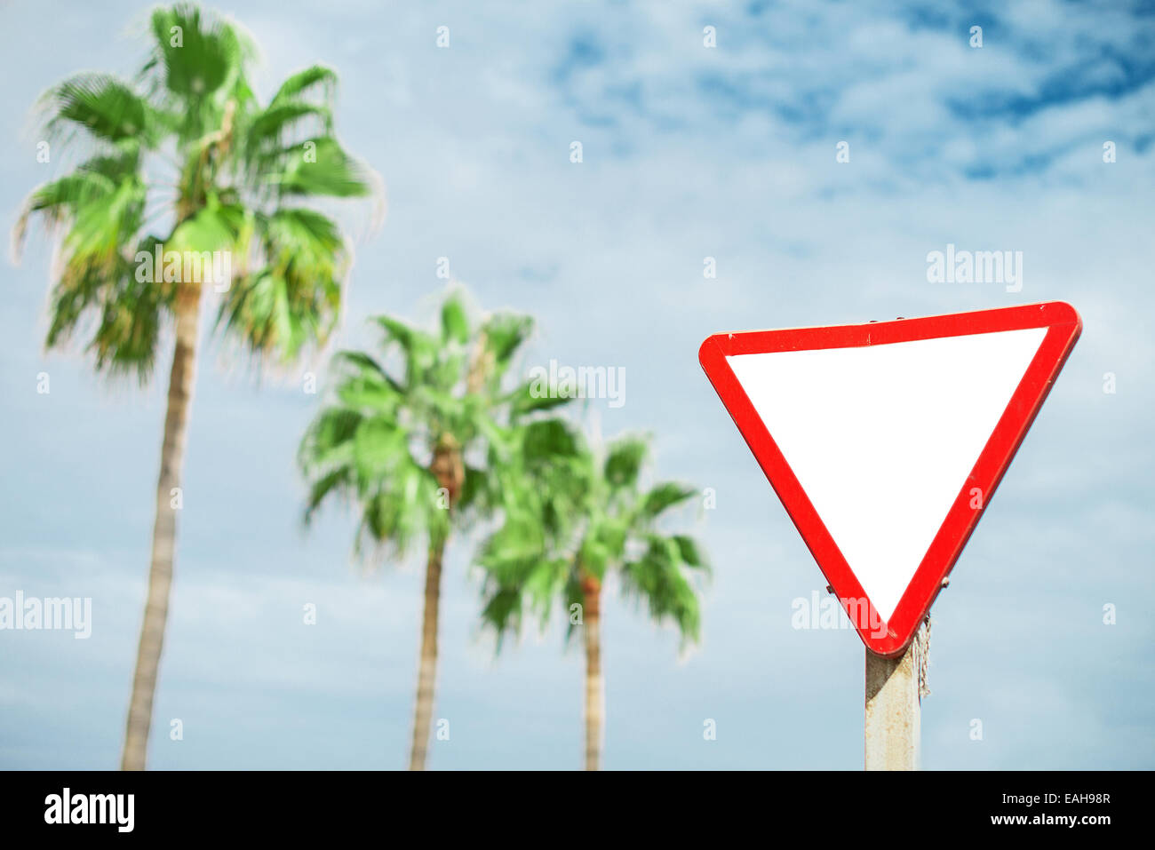 Give way sign hi-res stock photography and images - Alamy
