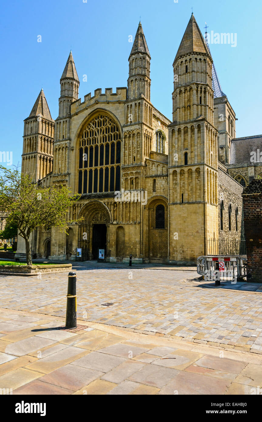 Rochester cathedral cathedral church christ hi-res stock photography ...