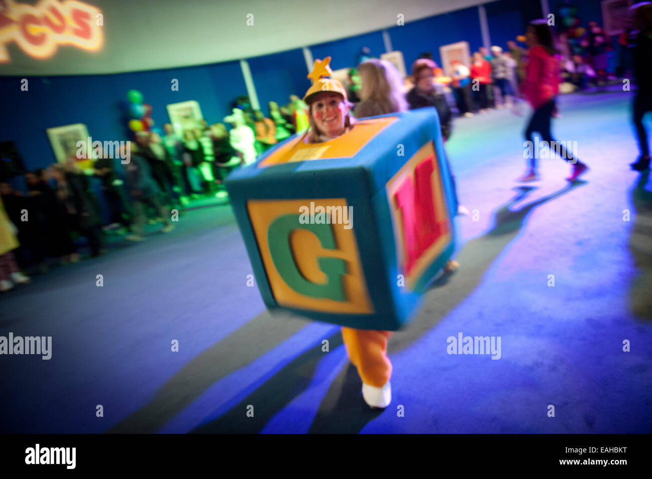 Manhattan, New York, USA. 15th Nov, 2014. Clowns at the Macy's Clown U ...