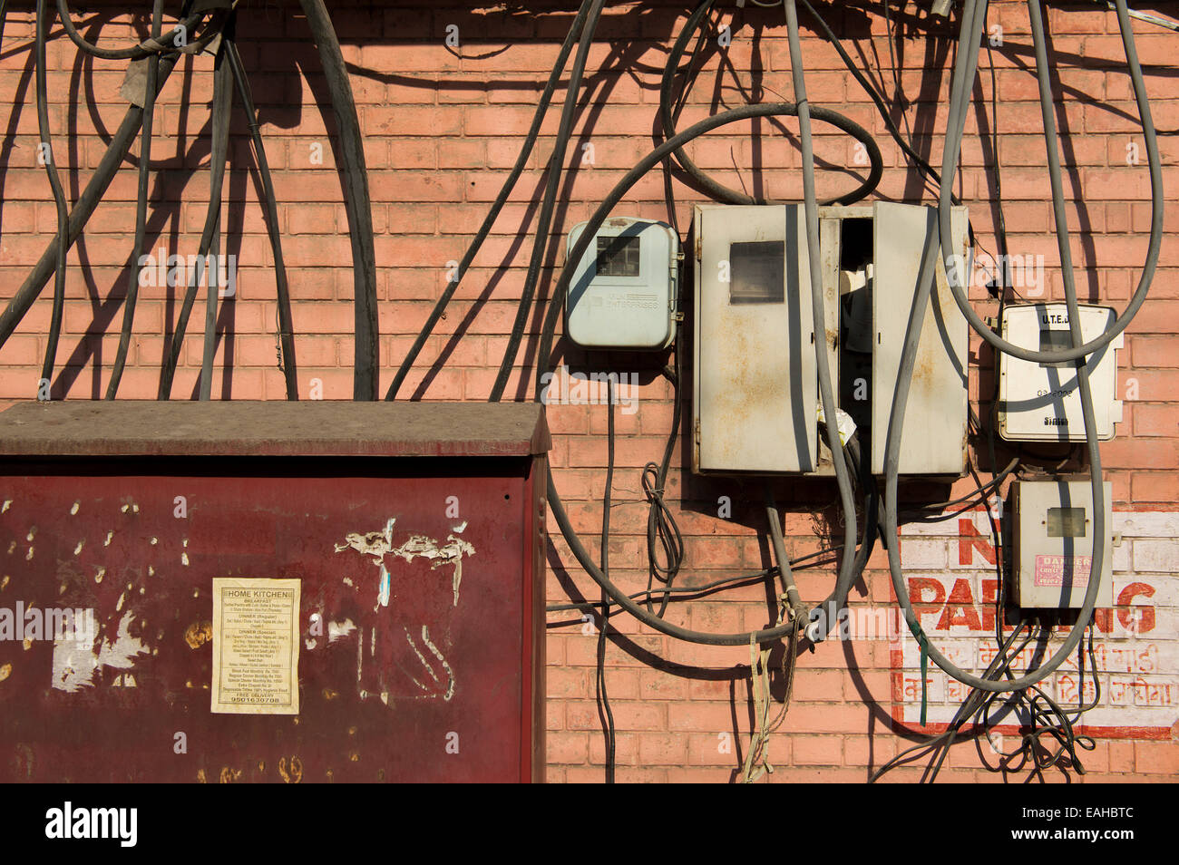 Jumble wires hi-res stock photography and images - Alamy