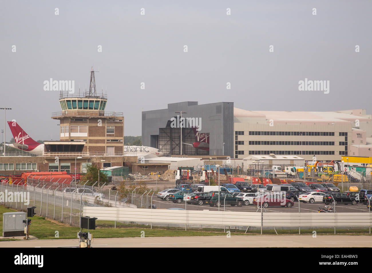 Old gatwick airport control tower hi-res stock photography and images ...