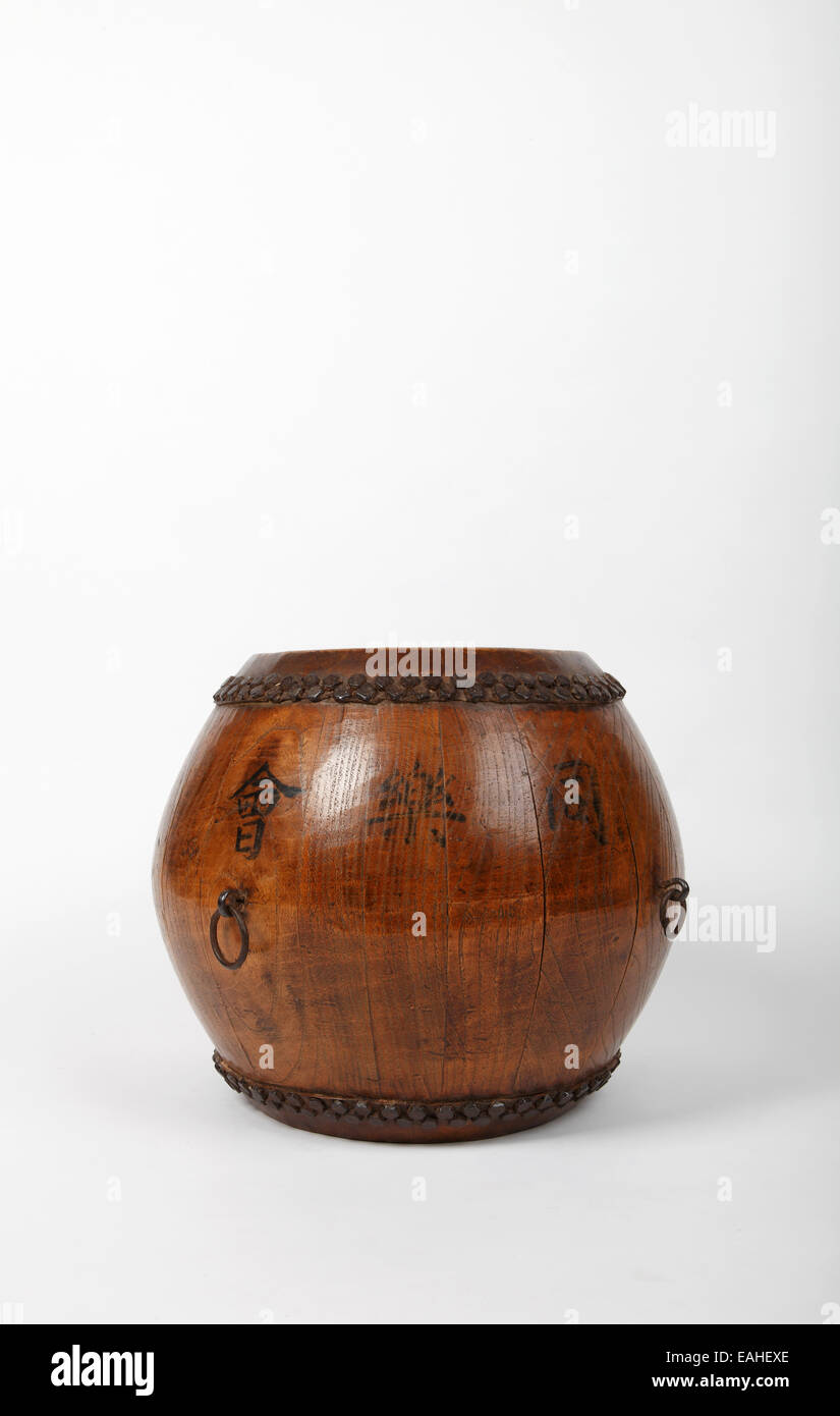 Traditional double headed Chinese barrel drum Stock Photo - Alamy