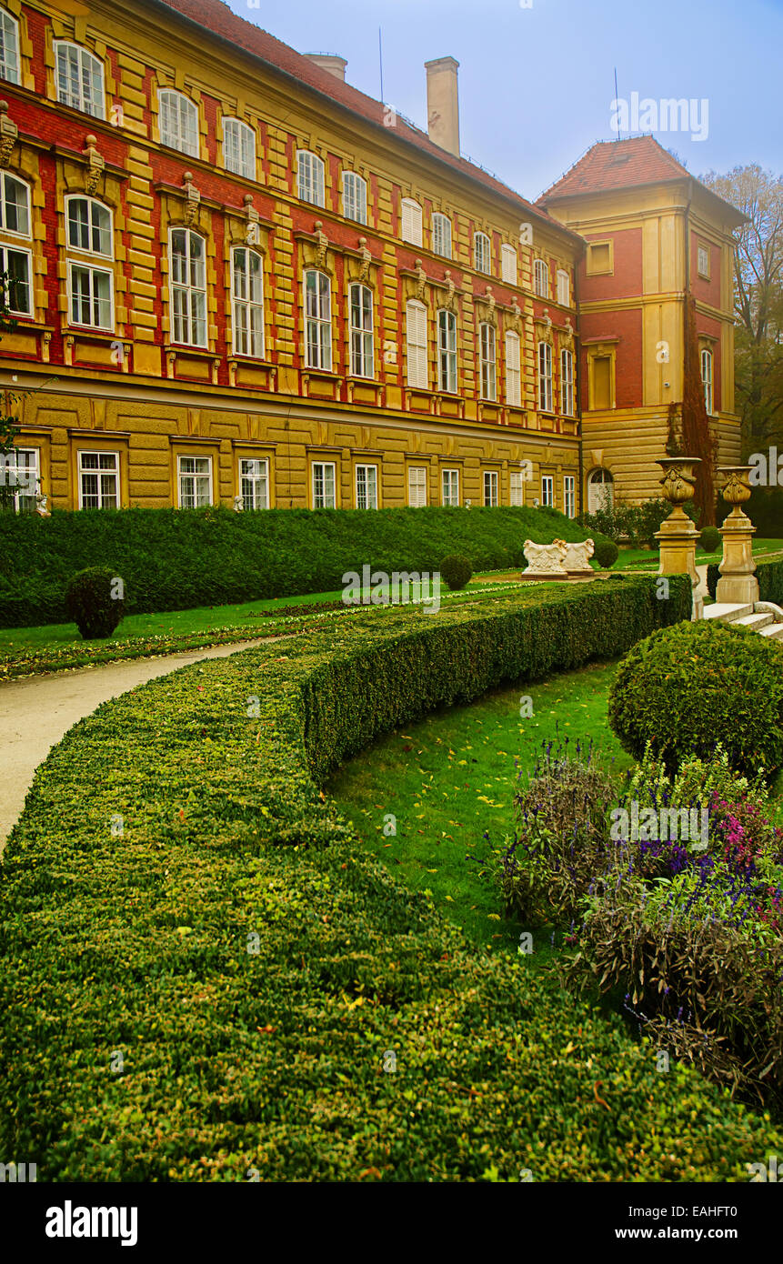 Ancient stone castle count hi-res stock photography and images - Alamy