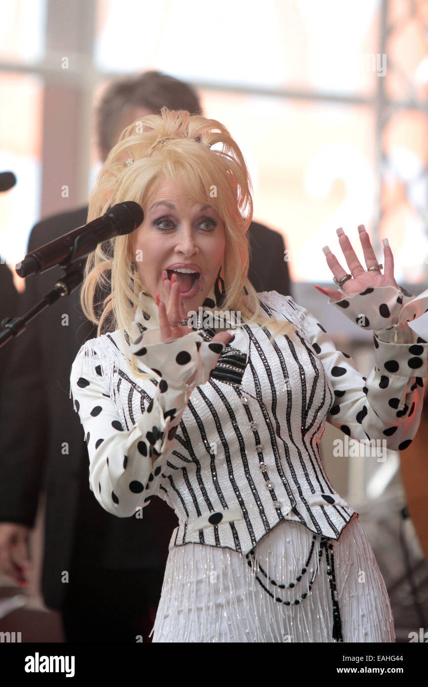 DOLLY PARTON Performs On NBCs "Today Show" held at Rockefeller Plaza in ...