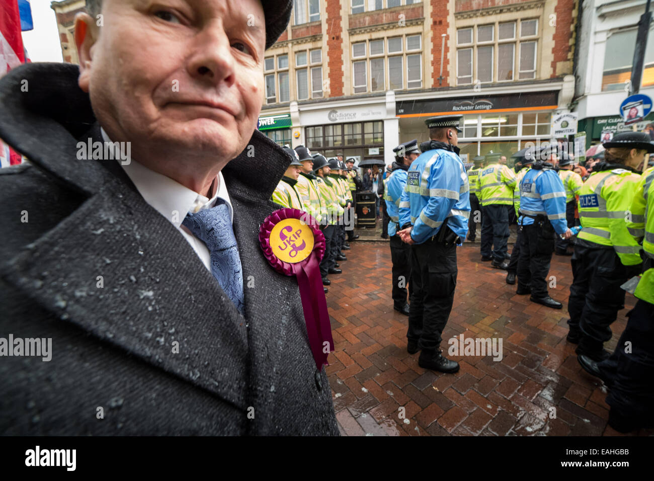 Rochester, UK. 15th Nov, 2014. Britain First supporters clash with Anti ...